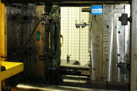 Vertical Press Molding | Revere Plastics Systems
